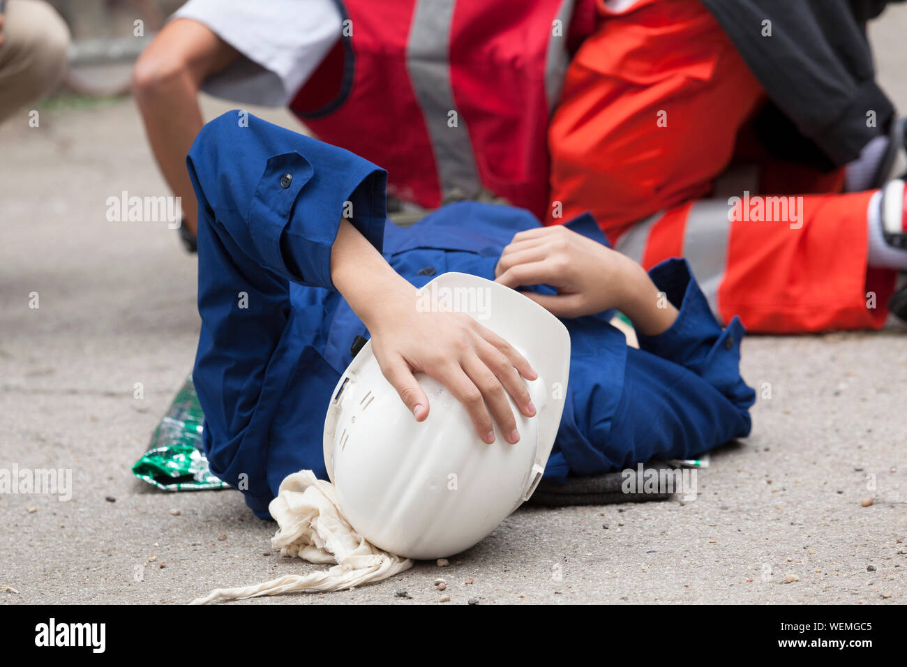 Performing cpr on street hi-res stock photography and images - Alamy