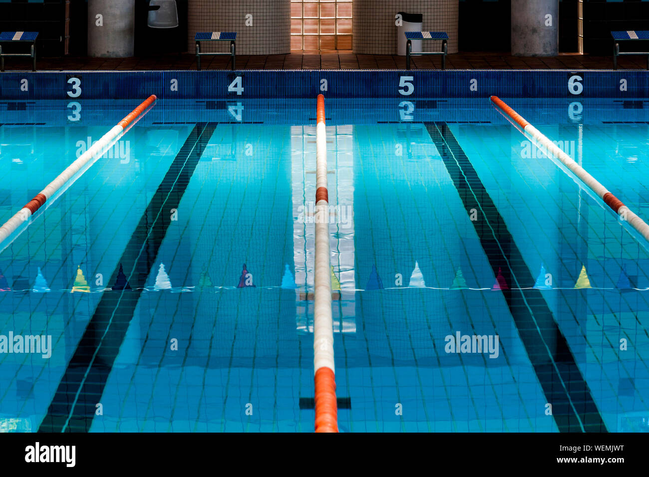Starting block swimming hi-res stock photography and images - Alamy