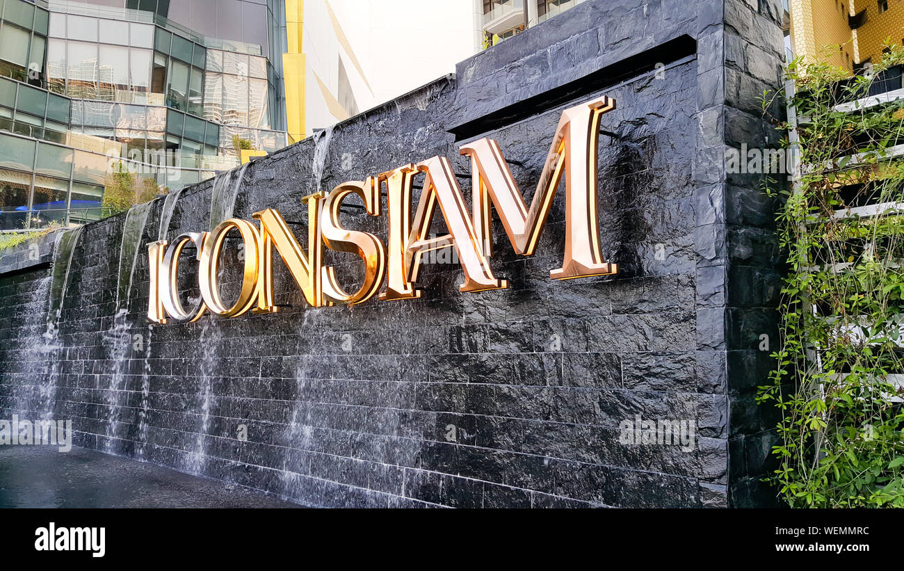 BANGKOK, THAILAND - MAY 6, 2019: Iconsiam logo in front of the shopping ...