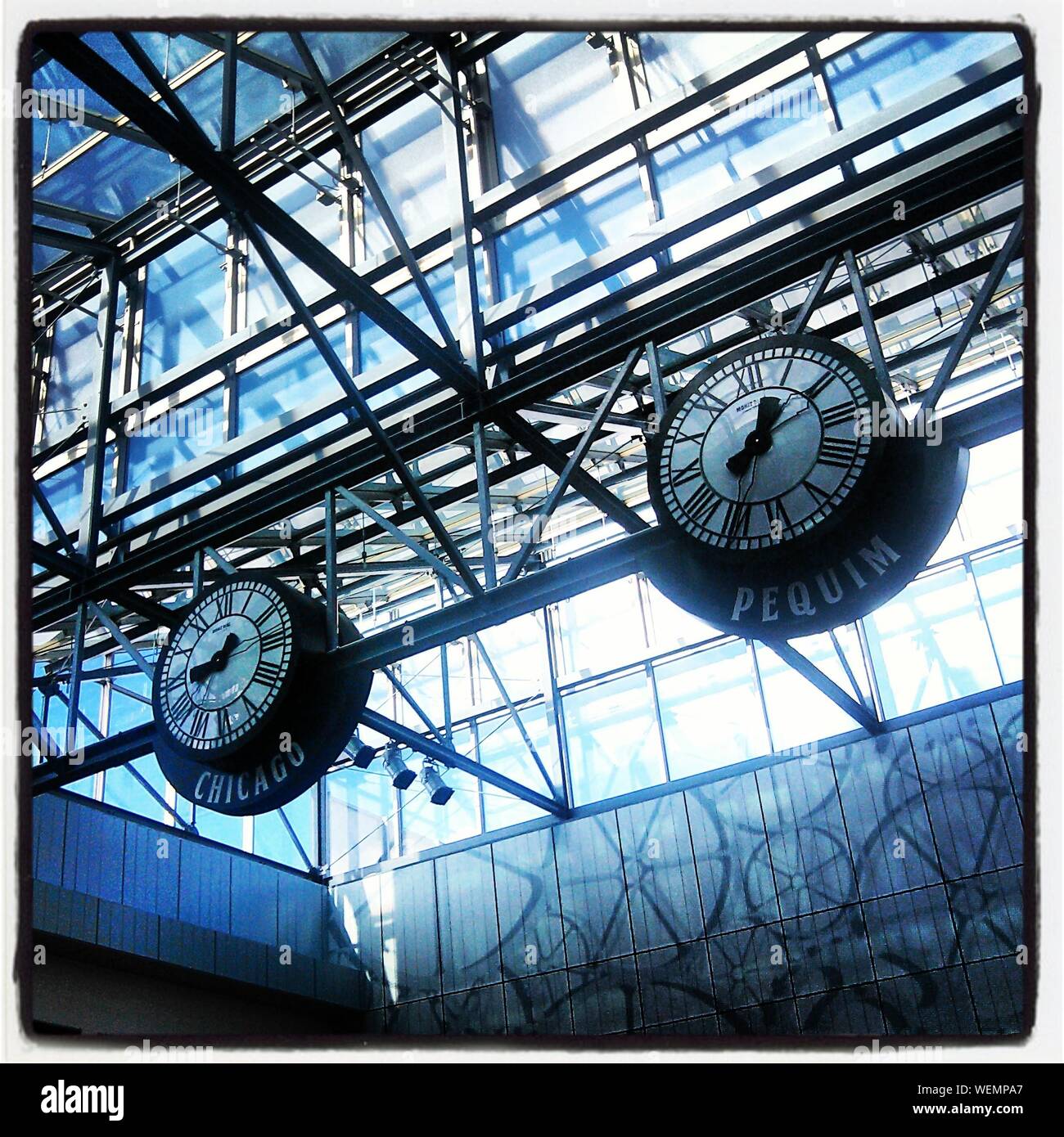 Airport time zone hi-res stock photography and images - Alamy