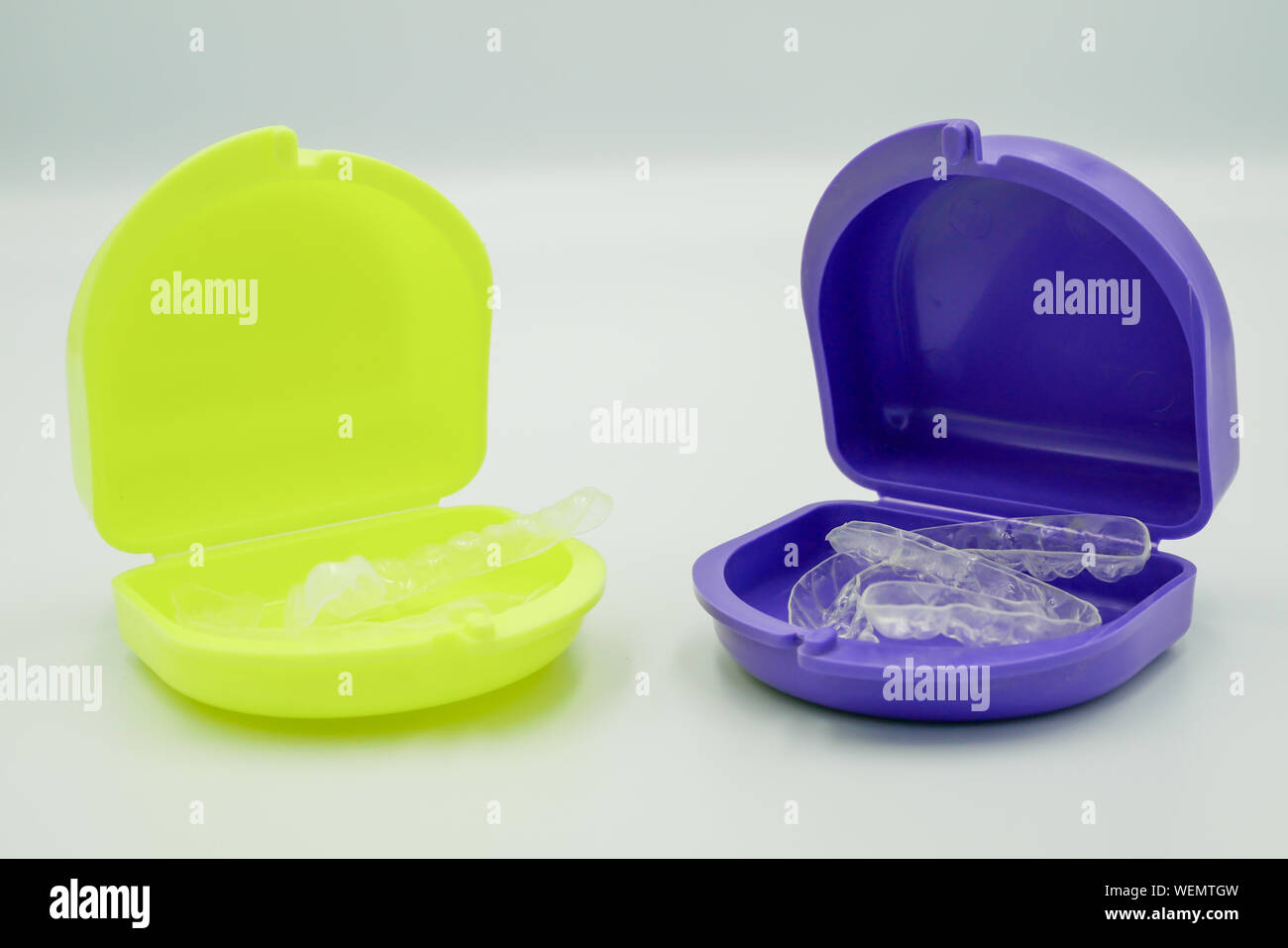 Clear plastic retainer teeth in the boxset, it's a new technology ...