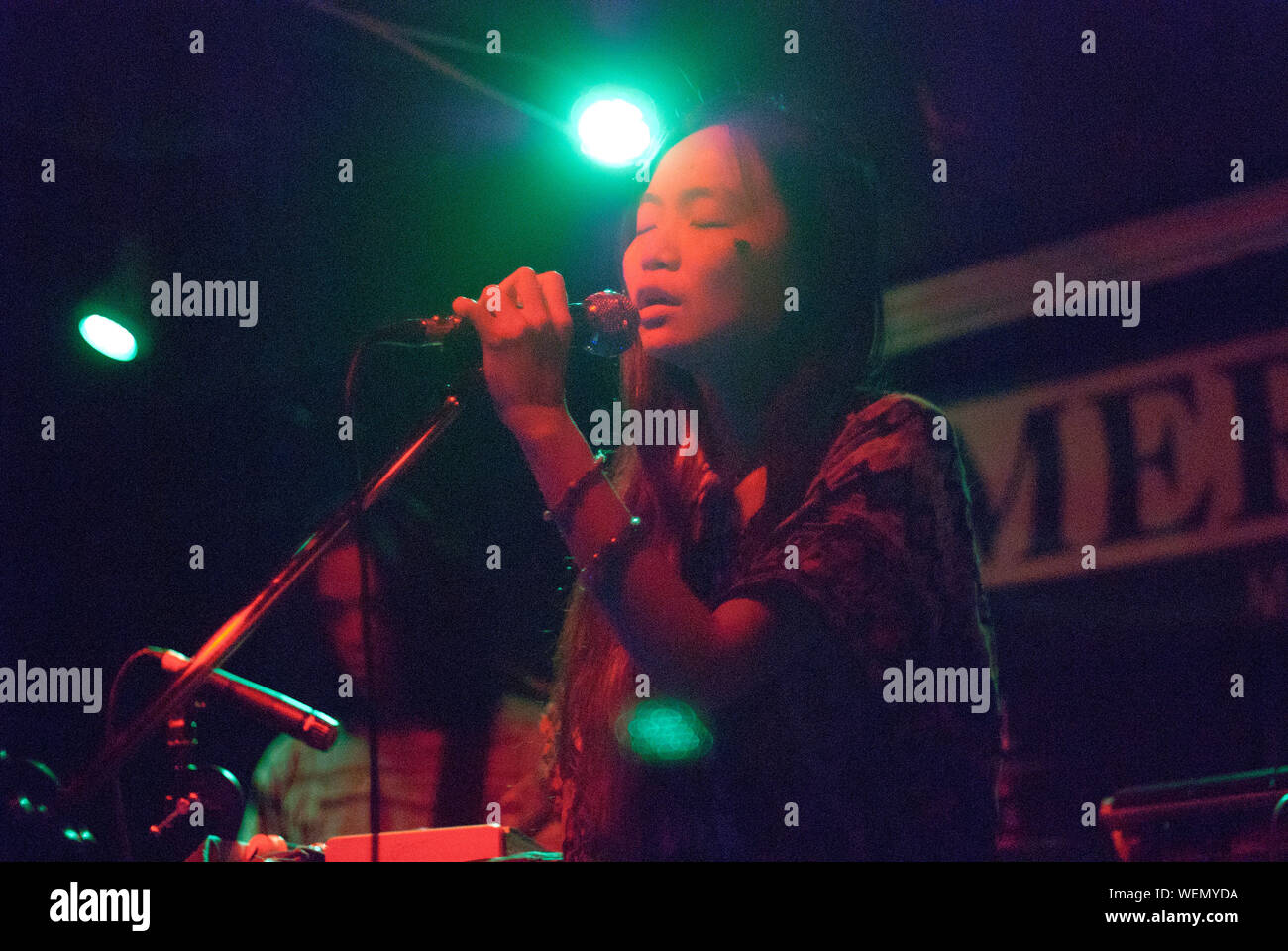 Singing on stage hi-res stock photography and images - Alamy