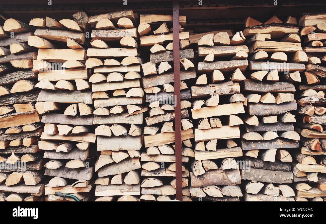 Wood storehouse hi-res stock photography and images - Alamy