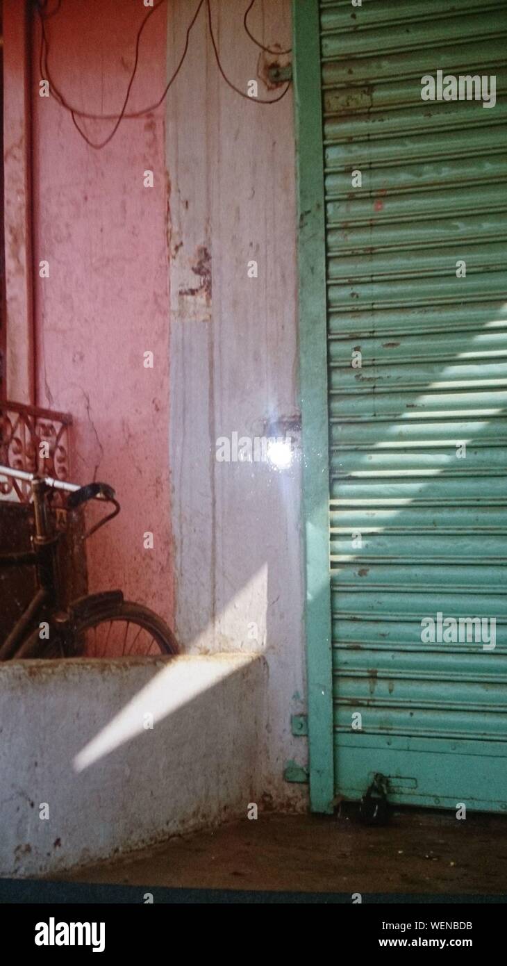 Closed shutter store architecture hi-res stock photography and images ...