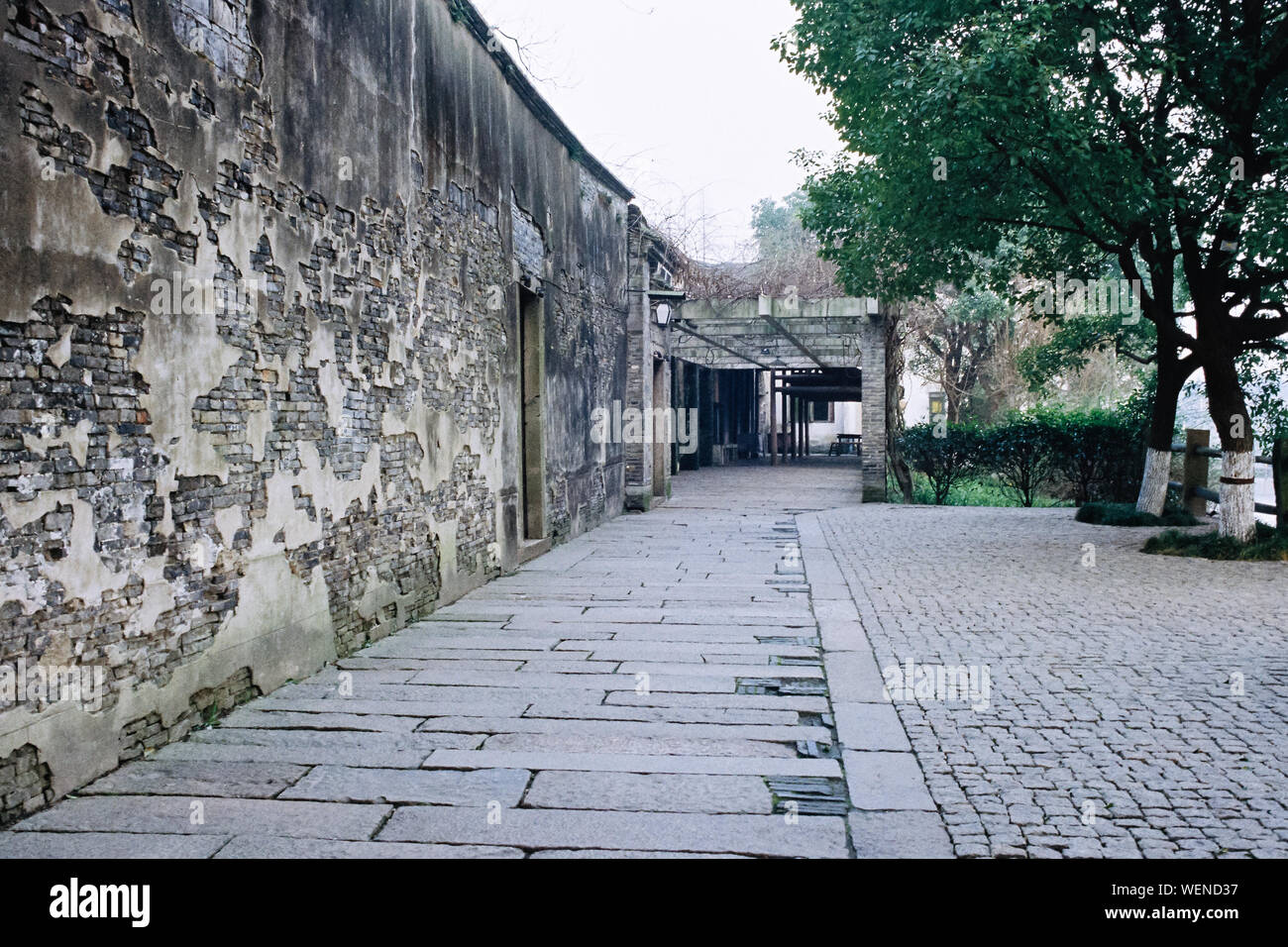 Chinese walkway hi-res stock photography and images - Alamy