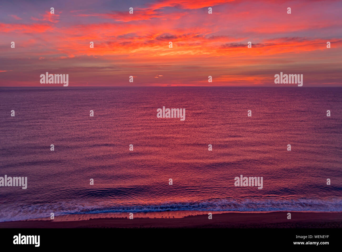 Dawn by the sea hi-res stock photography and images - Alamy