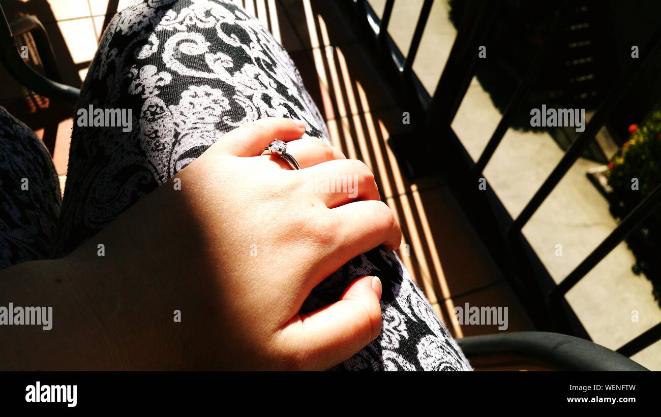 Hand on leg hi-res stock photography and images - Alamy