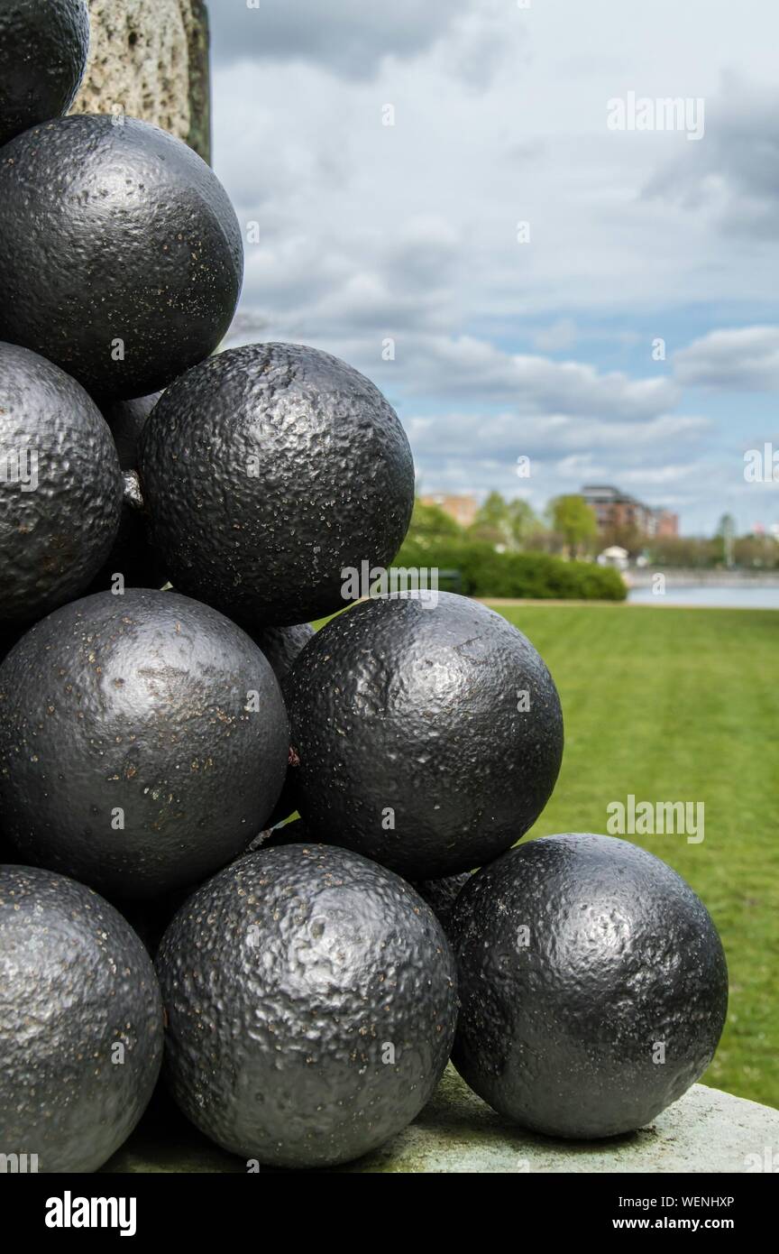 Cannonballs close up hi-res stock photography and images - Alamy