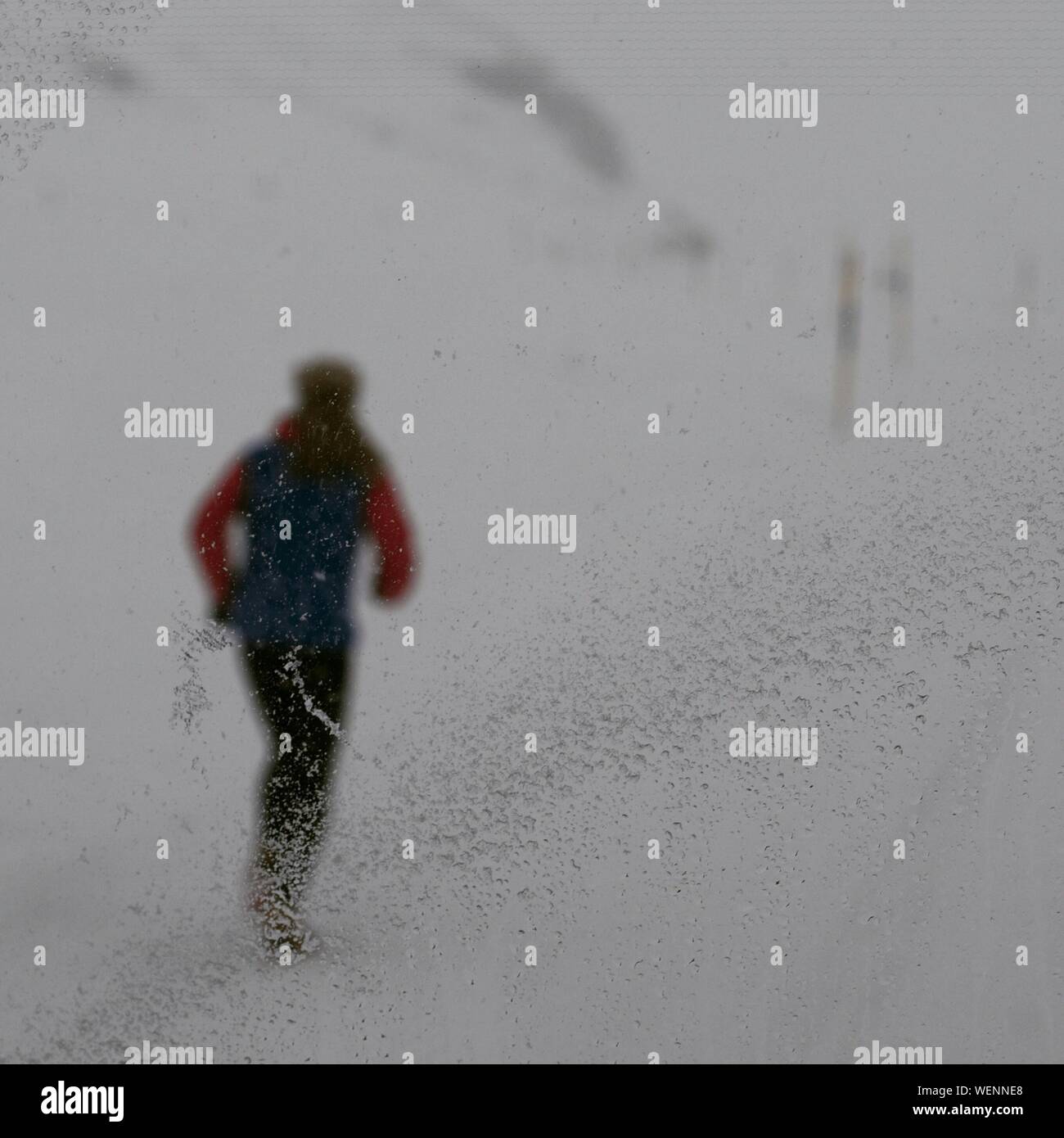 Winter running man hi-res stock photography and images - Alamy
