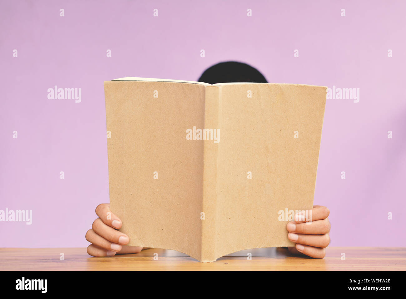 Reading table hi-res stock photography and images - Alamy