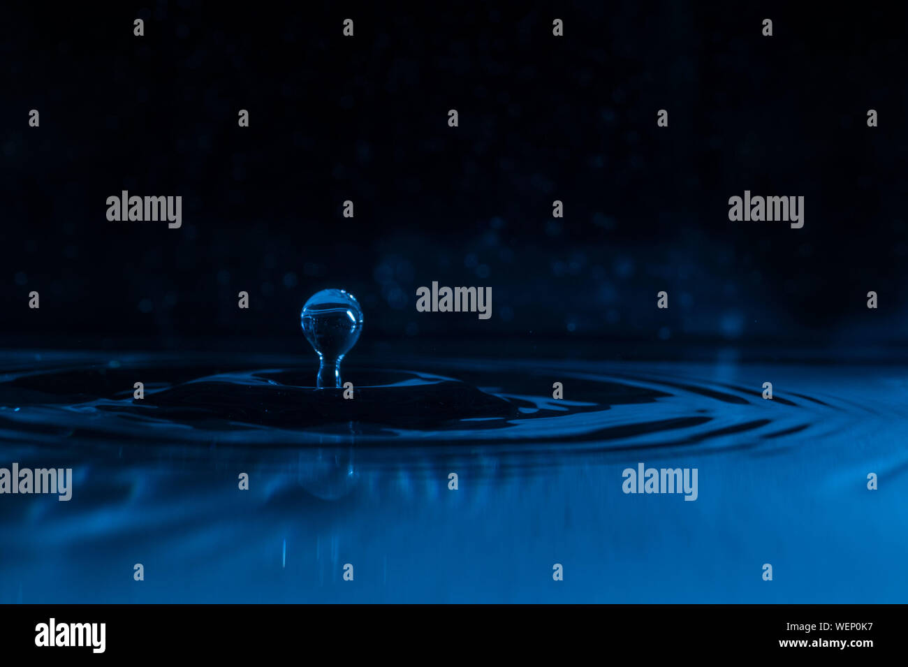 Falling droplet hi-res stock photography and images - Alamy