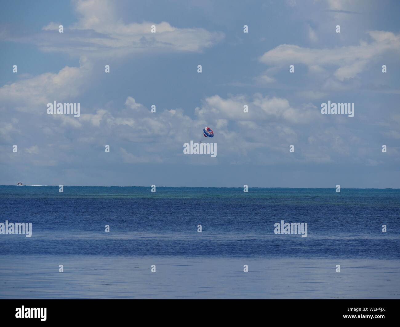 Beautiful view of the blue waters of Key West beach with a parasail ...