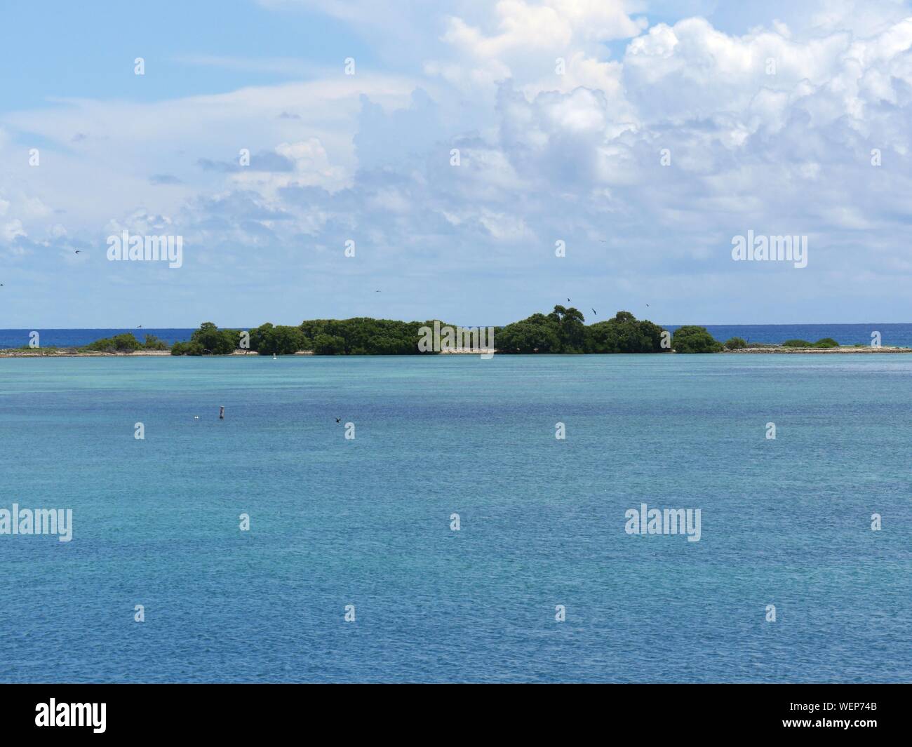Blue waters at the Dry Tortugas National Park in Key West, Florida ...