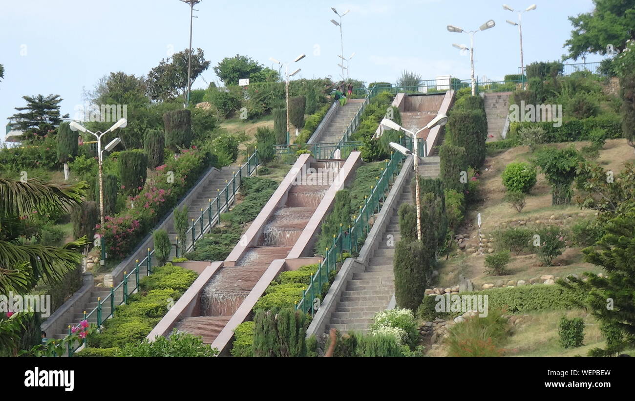 Grass garden steps hi-res stock photography and images - Alamy