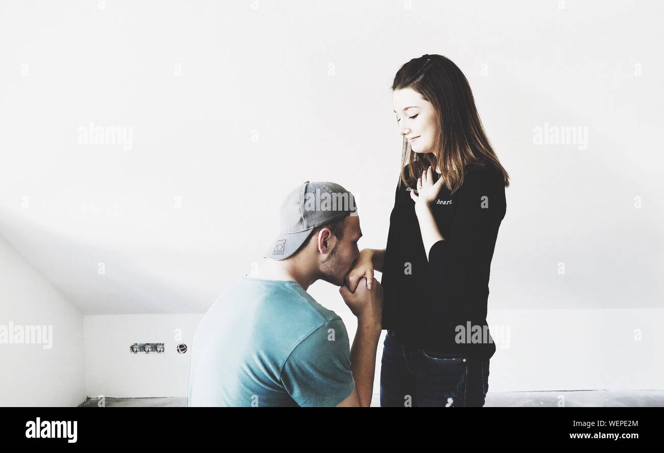 Kissing the hand hi-res stock photography and images - Alamy