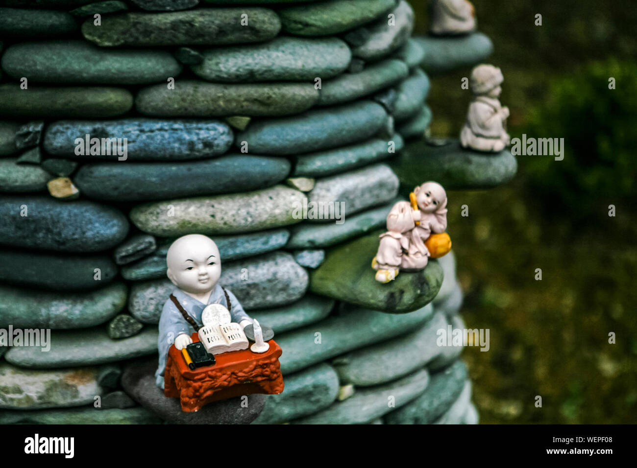 Statues stone hi-res stock photography and images - Alamy