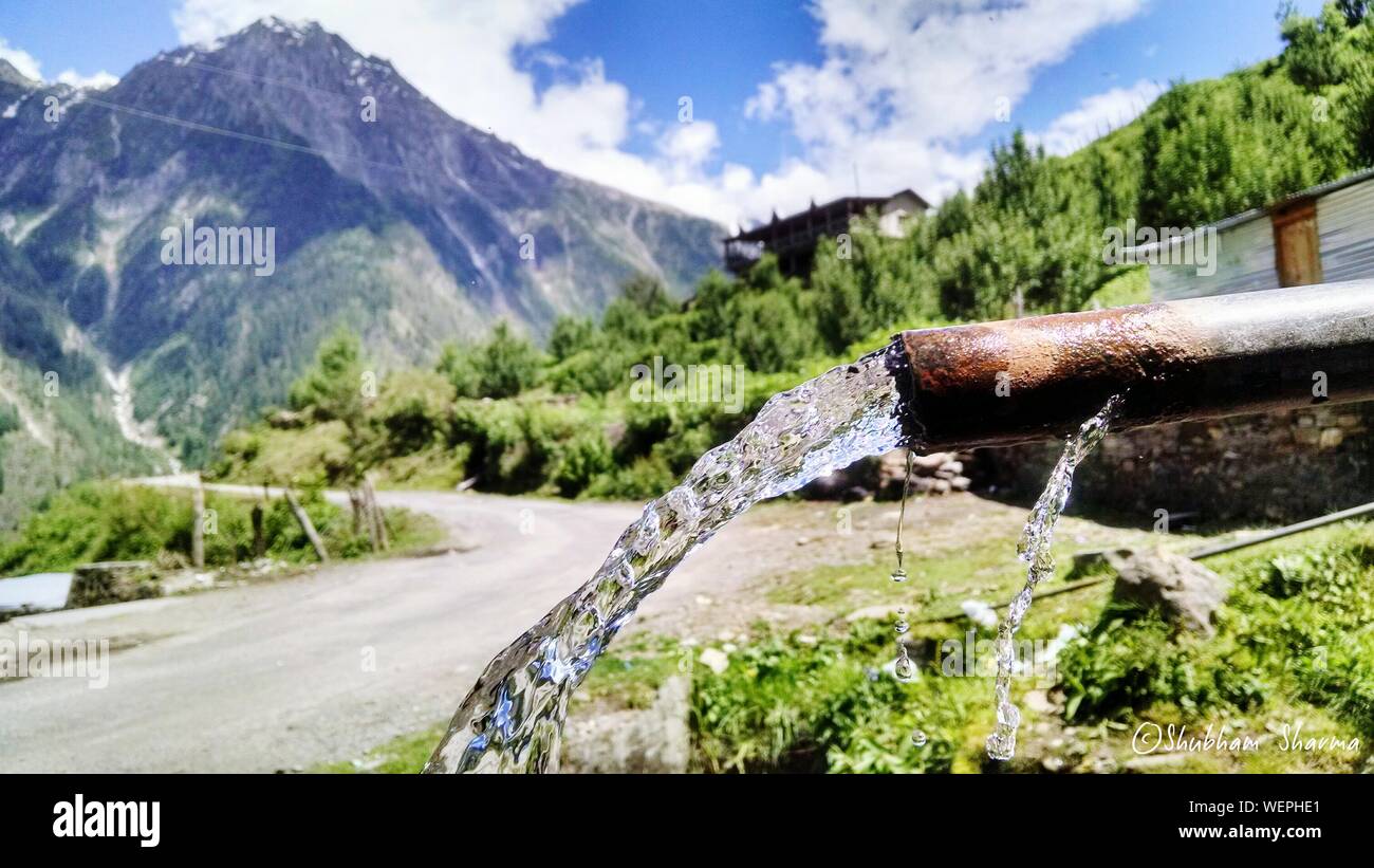 Water from pipes hi-res stock photography and images - Alamy