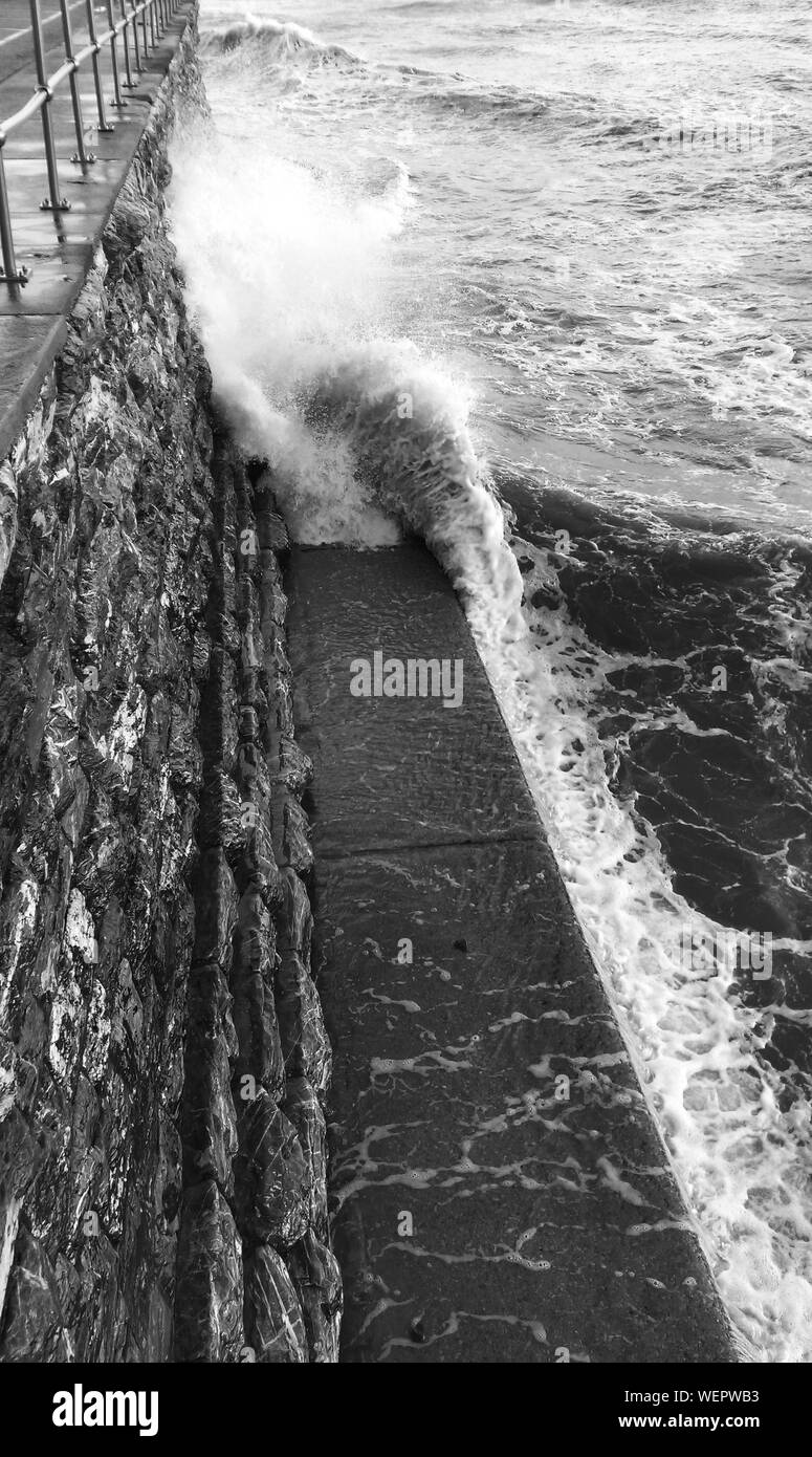 Sea wall and waves hi-res stock photography and images - Alamy