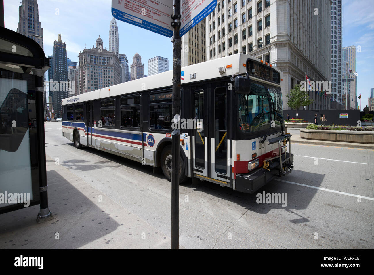 Cta chicago bus hi-res stock photography and images - Alamy