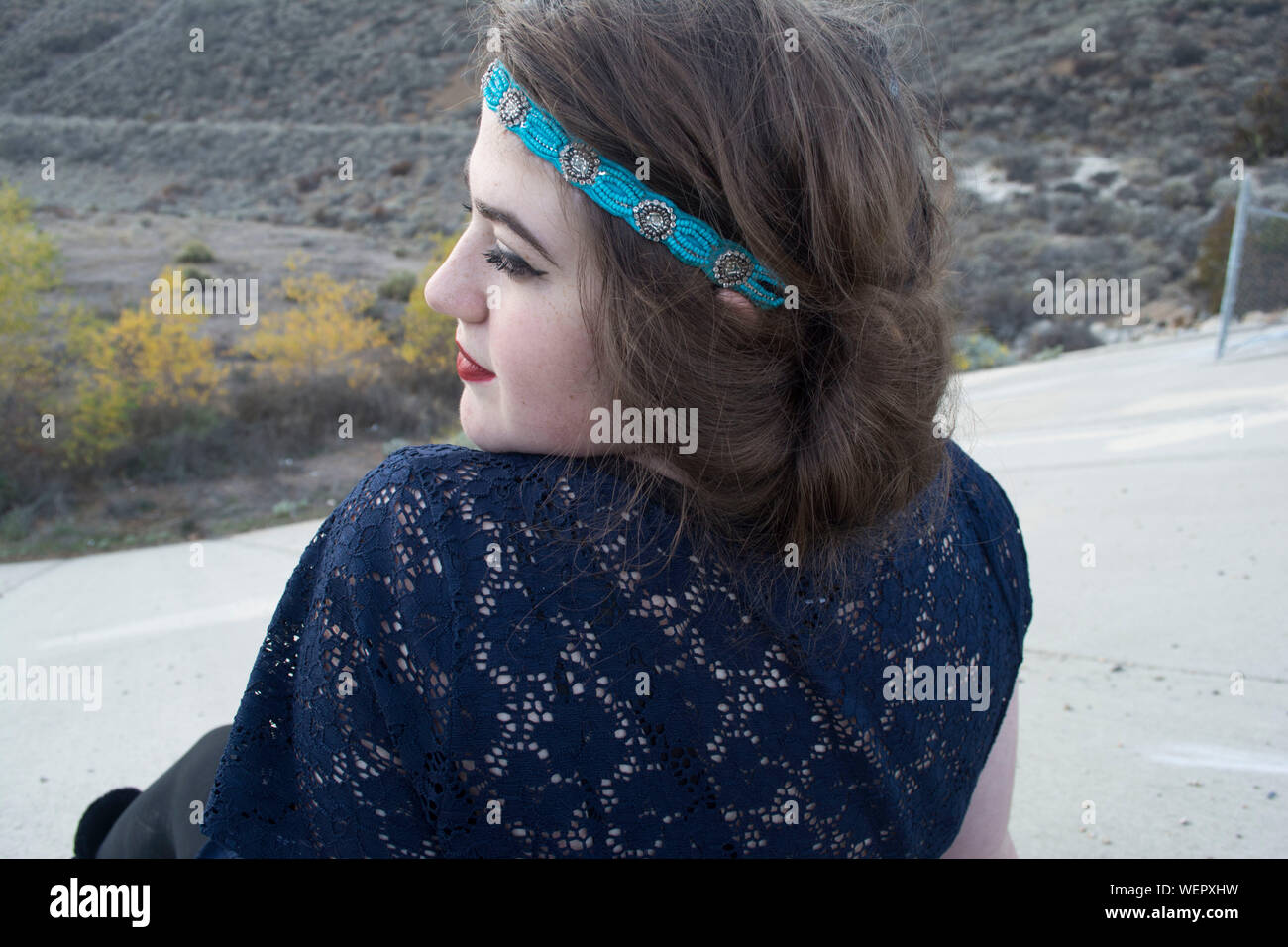 Headshot over the shoulder hi-res stock photography and images - Alamy