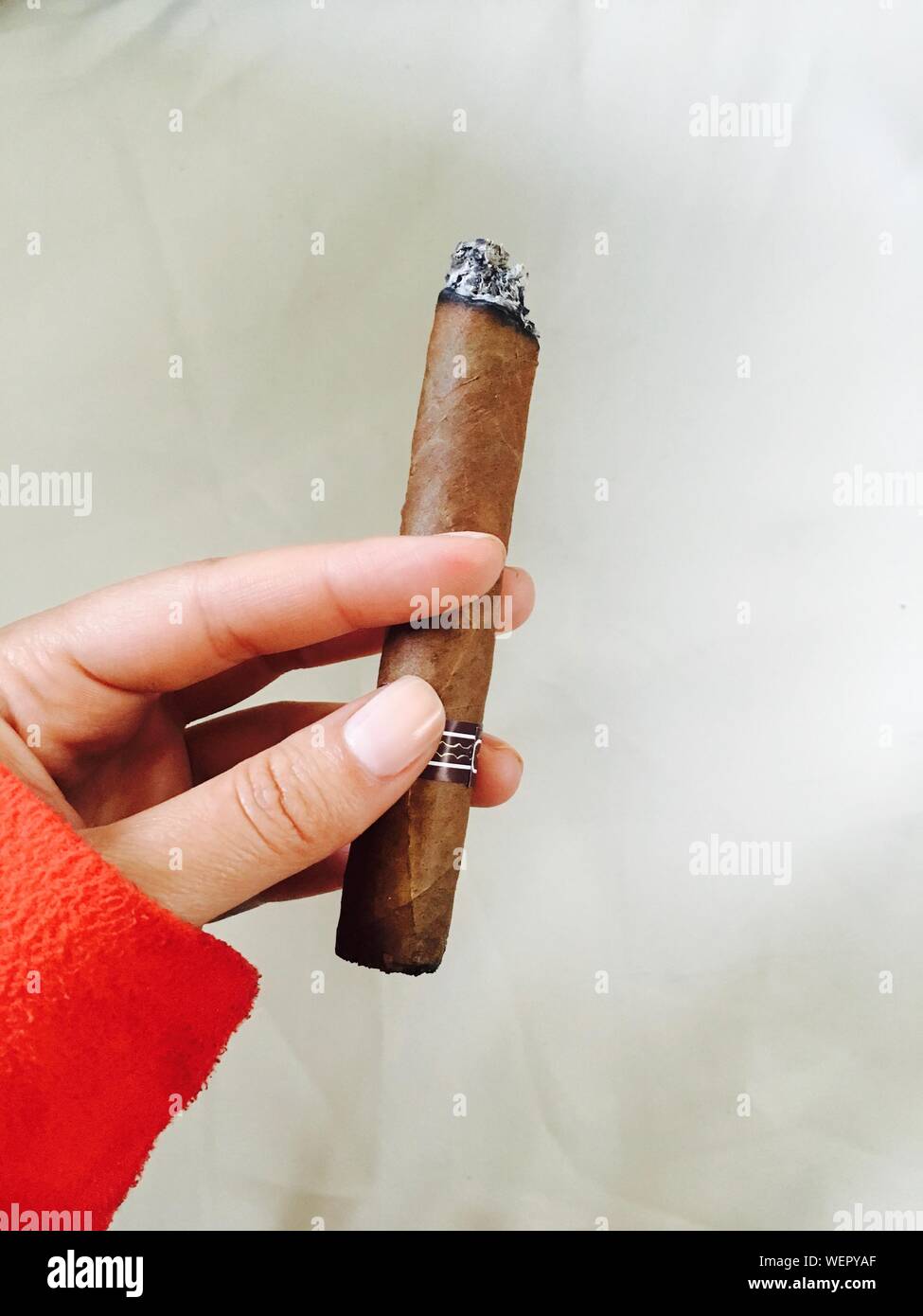 Hand cigar woman hi-res stock photography and images - Alamy