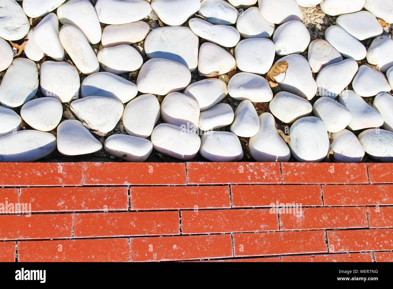 White pathway hi-res stock photography and images - Alamy