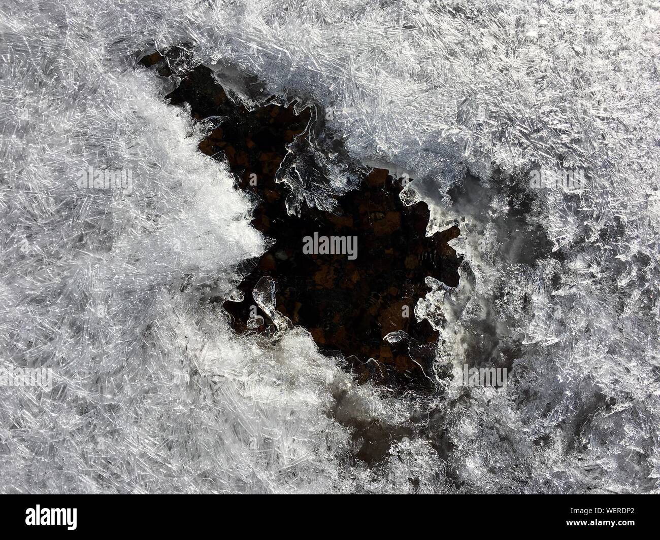 Wave curling hi-res stock photography and images - Alamy