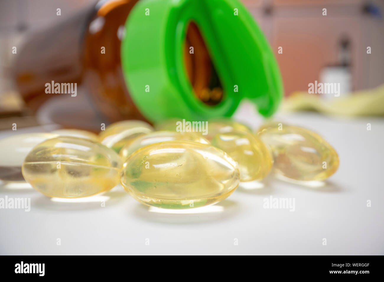 Capsules spilling from bottle Stock Photo - Alamy