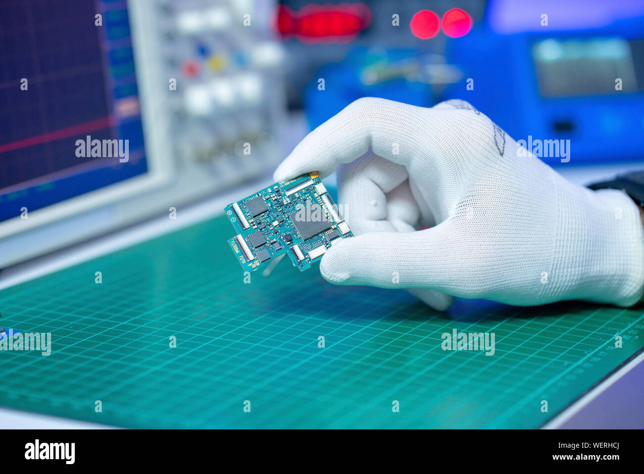 Repair laboratory hi-res stock photography and images - Alamy
