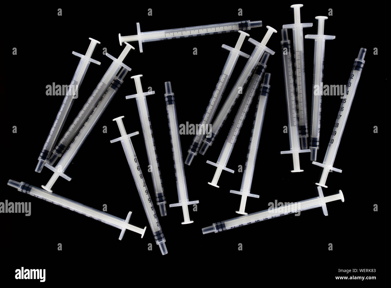 Disposable syringes medicine hi-res stock photography and images - Alamy