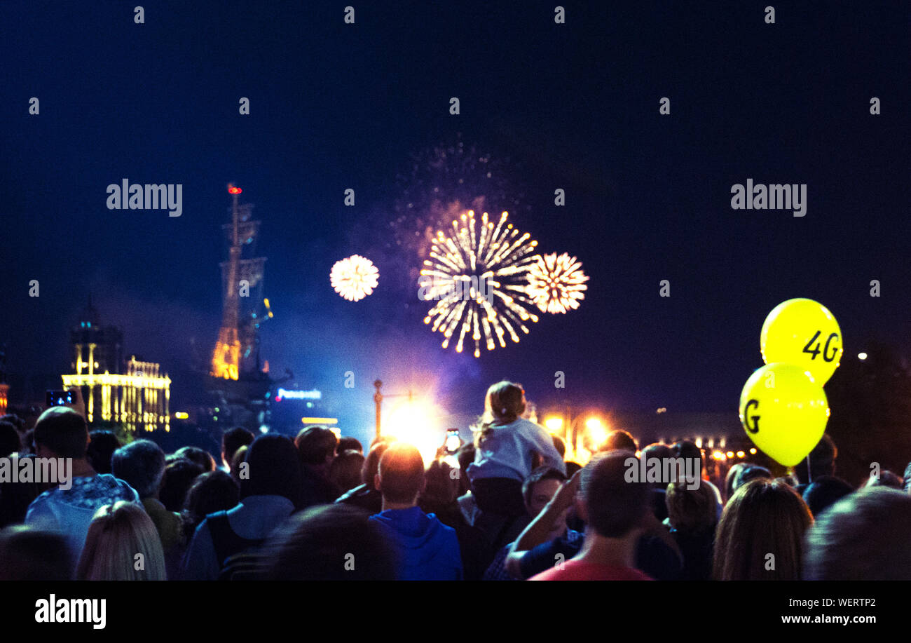 Group of people watching fireworks hi-res stock photography and images ...
