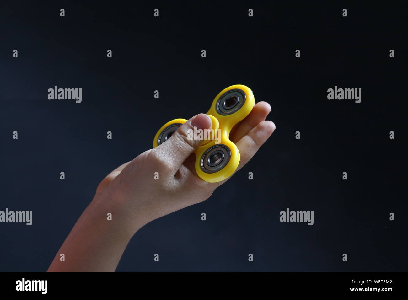 Black fidget spinner hi-res stock photography and images - Alamy