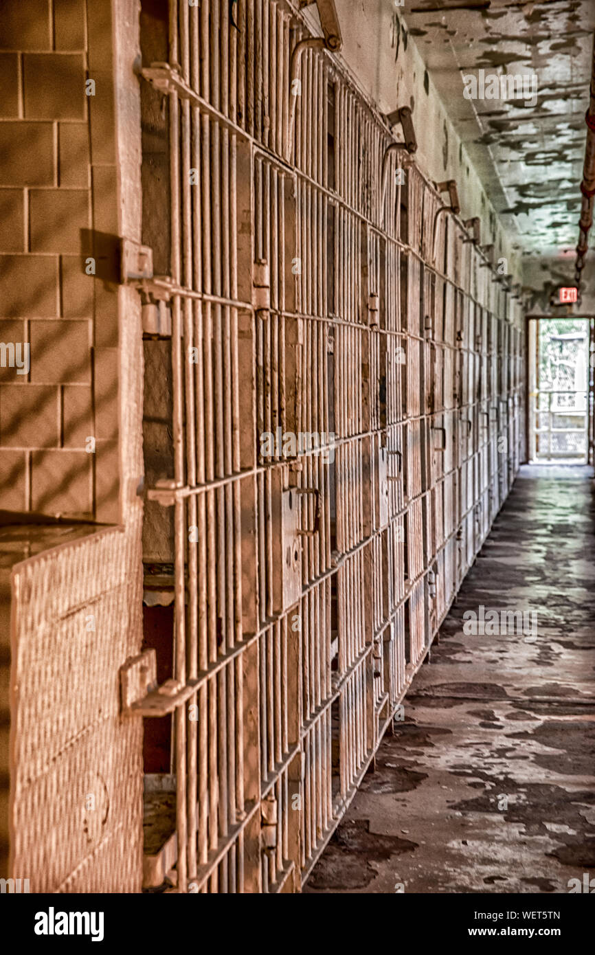 Empty jail cells hi-res stock photography and images - Alamy