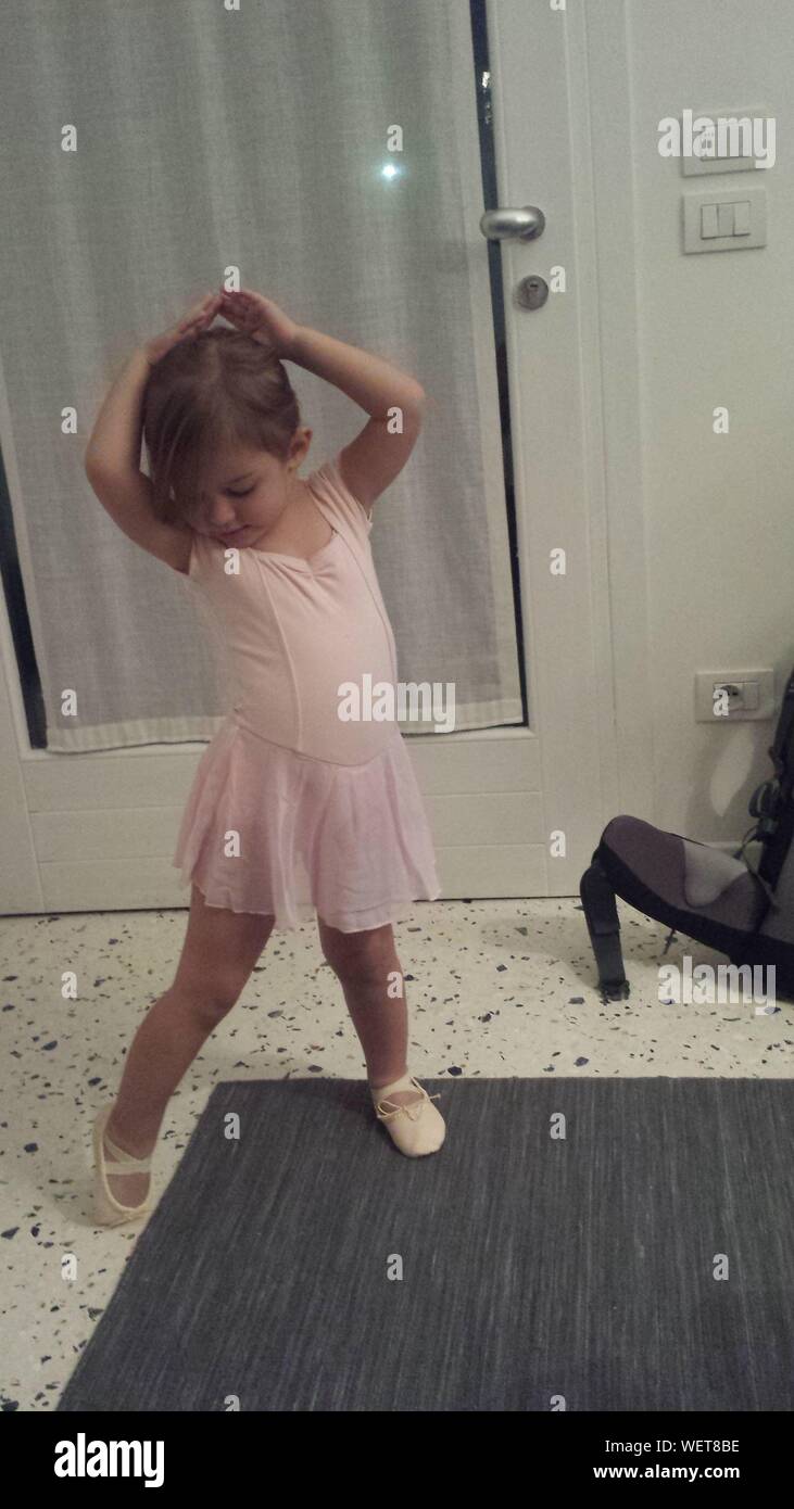 Girl ballet hi-res stock photography and images - Alamy