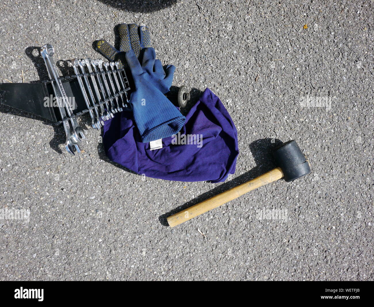 Road tools hi-res stock photography and images - Alamy
