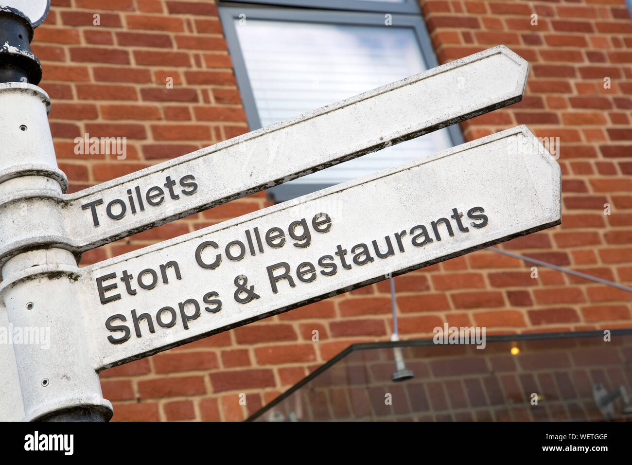 School signpost britain hi-res stock photography and images - Alamy