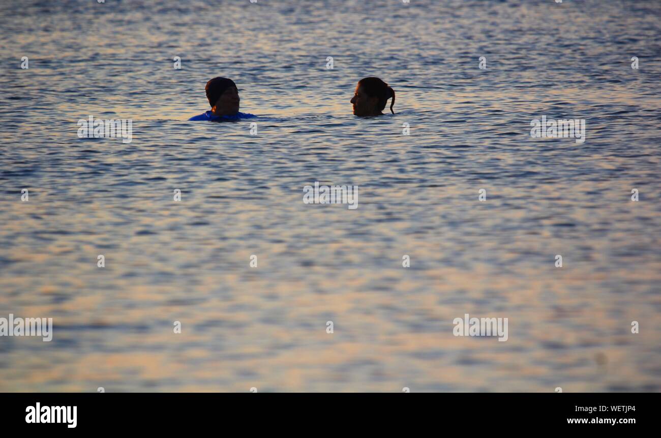 Friends swimming beach hi-res stock photography and images - Alamy