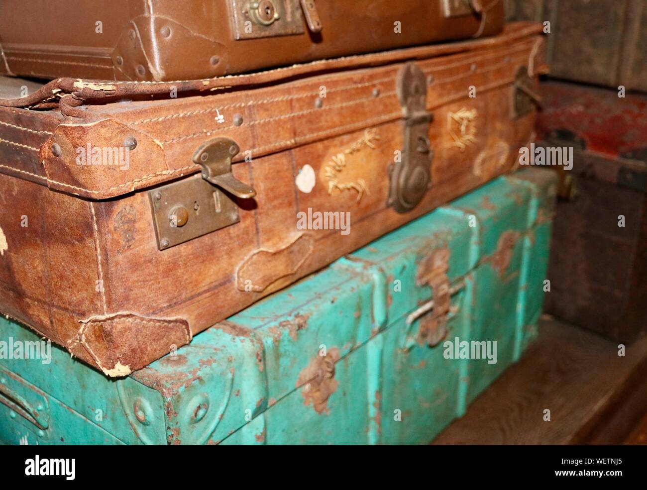 Old fashioned trunks hi-res stock photography and images - Alamy