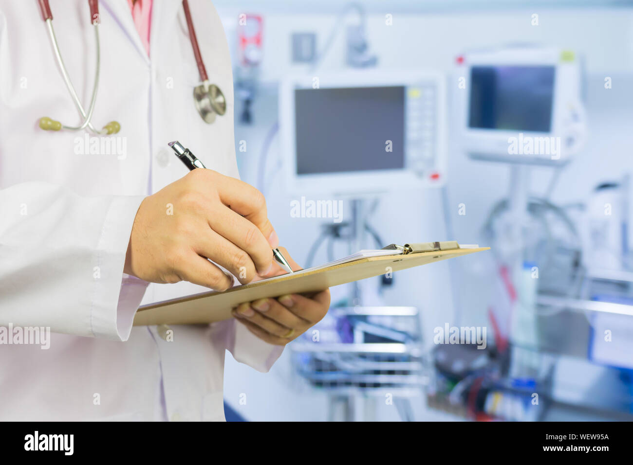 Doctor paper hospital hi-res stock photography and images - Alamy