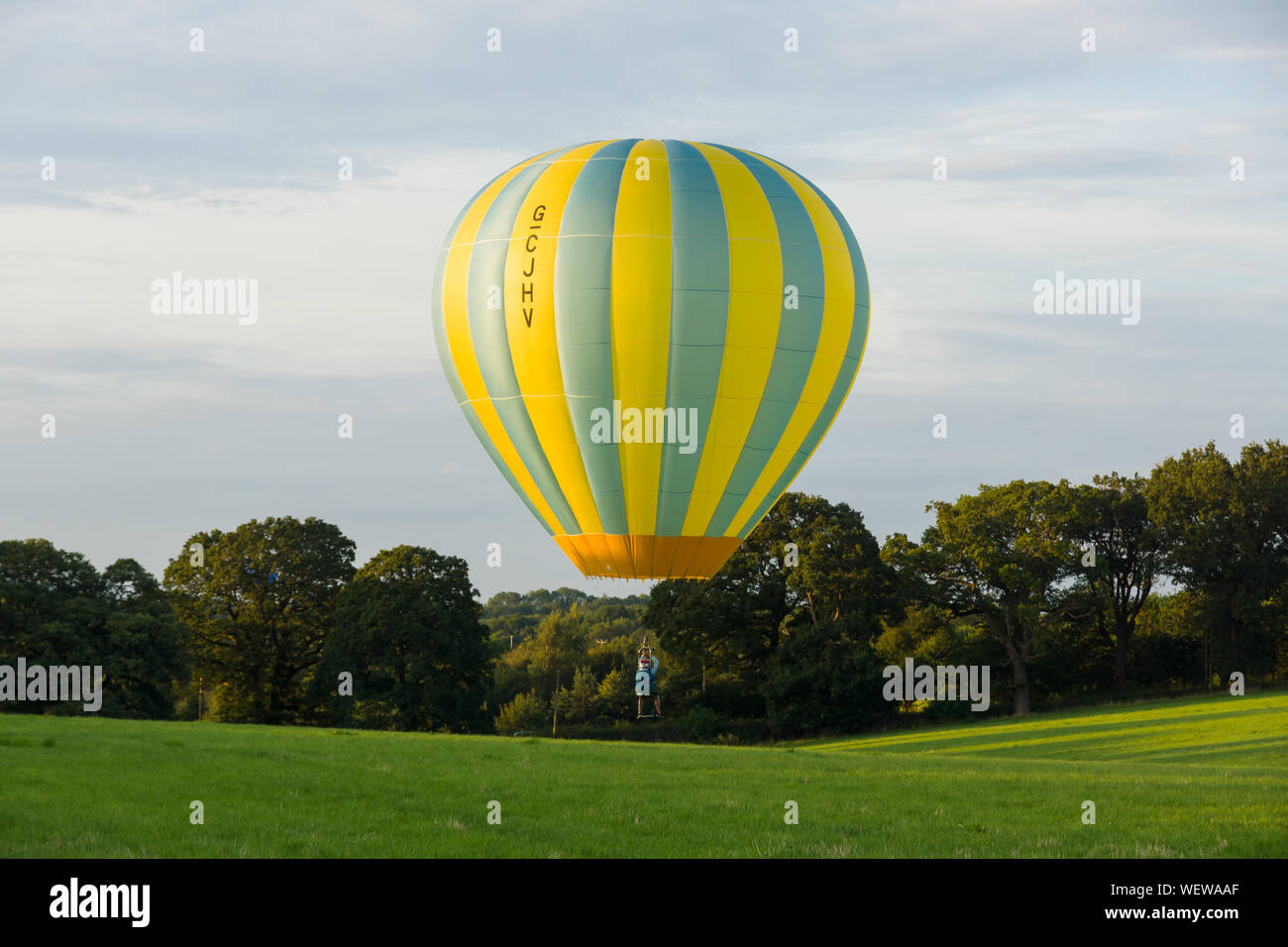 Hot air balloon landing hi-res stock photography and images - Alamy