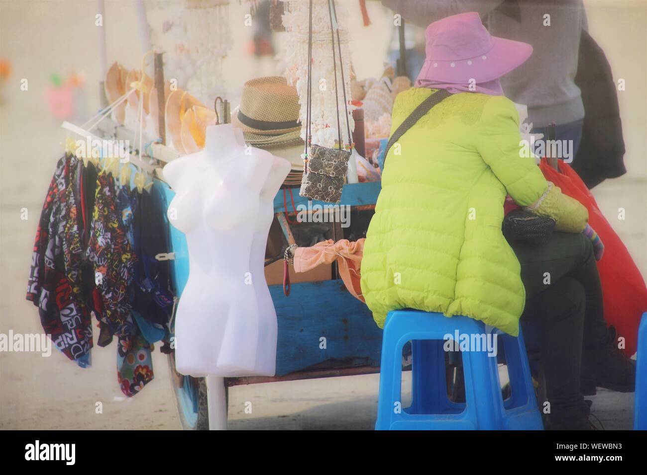 Woman sitting on stool legs crossed hi-res stock photography and images ...