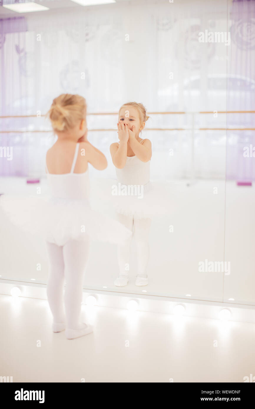 Ballet studio primary hi-res stock photography and images - Alamy