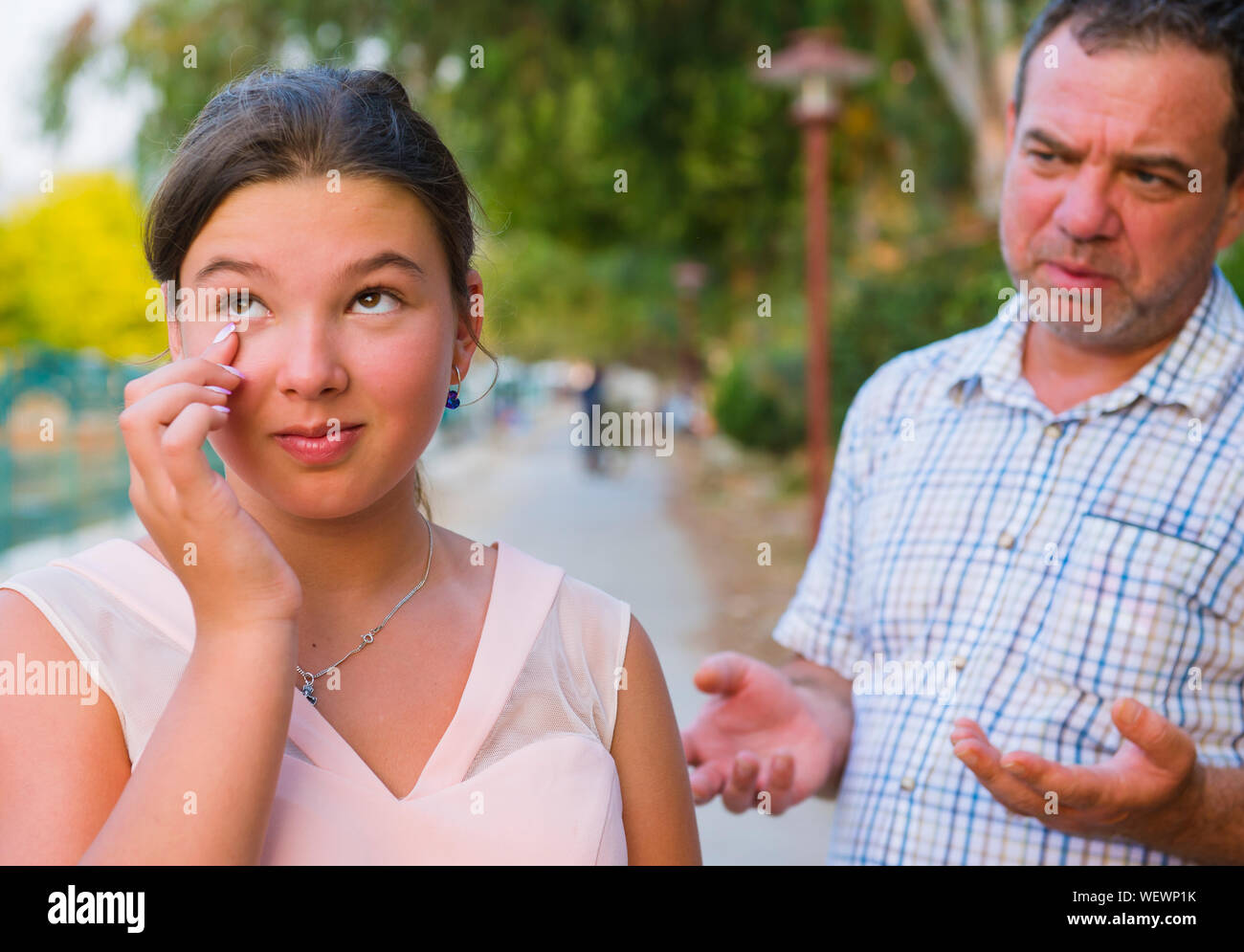 Father daughter talking hi-res stock photography and images - Alamy
