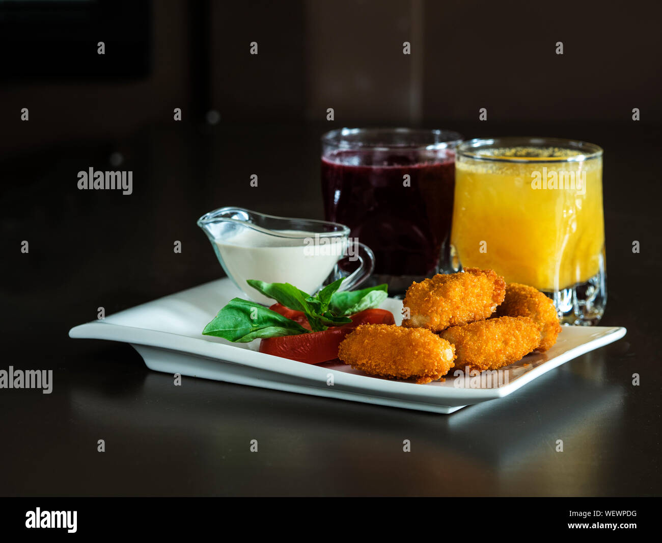 Chicken nuggets hi-res stock photography and images - Alamy