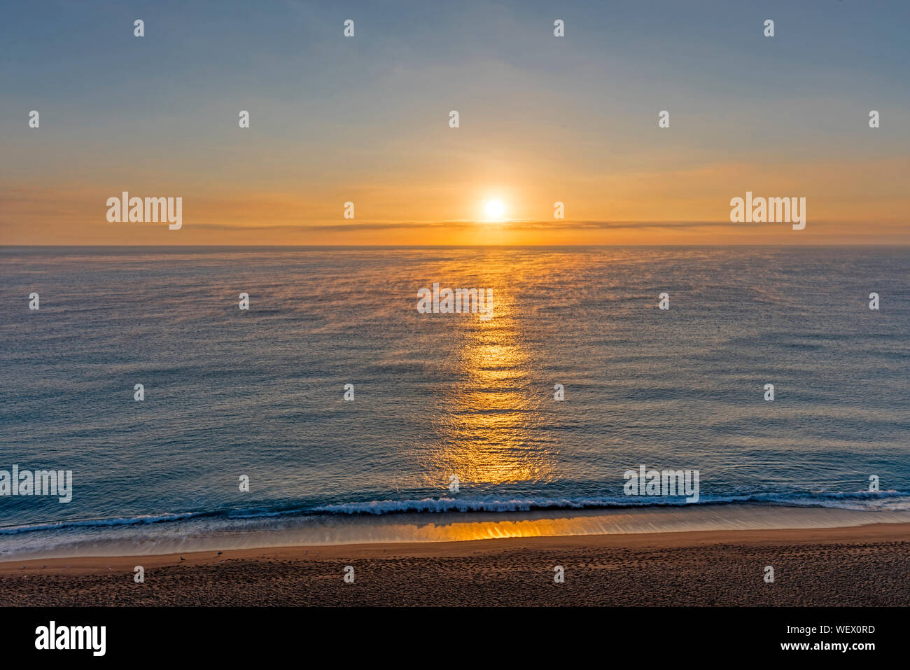 Mist over ocean hi-res stock photography and images - Alamy