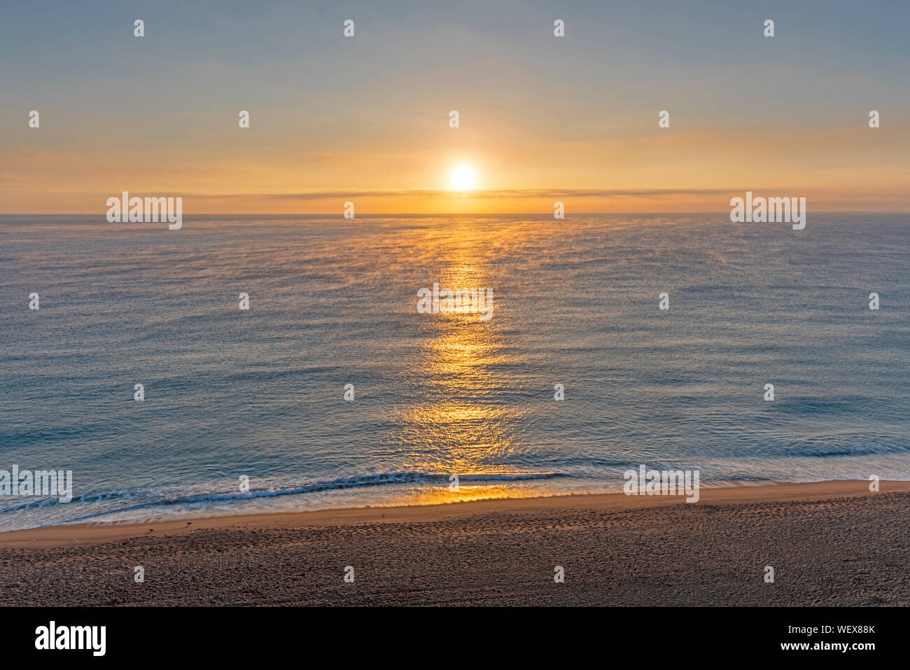 Mist over ocean hi-res stock photography and images - Alamy