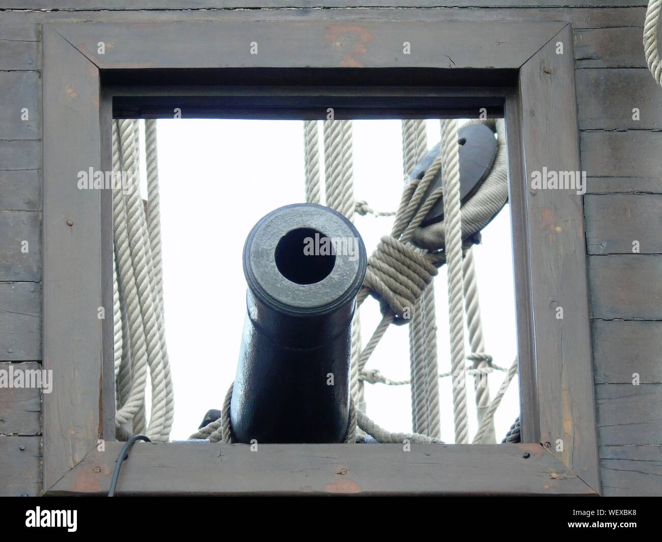 Cannon ship rope hi-res stock photography and images - Alamy