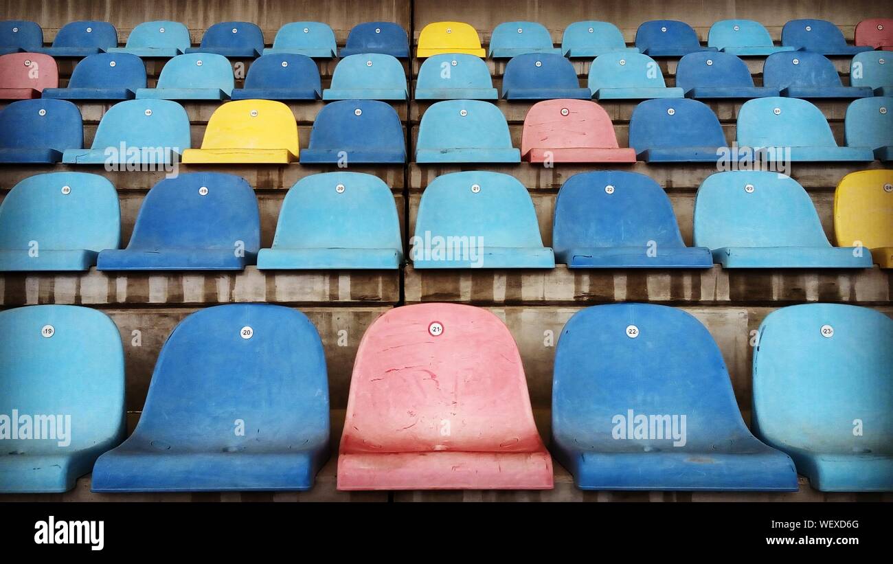 Spectator chairs hi-res stock photography and images - Alamy
