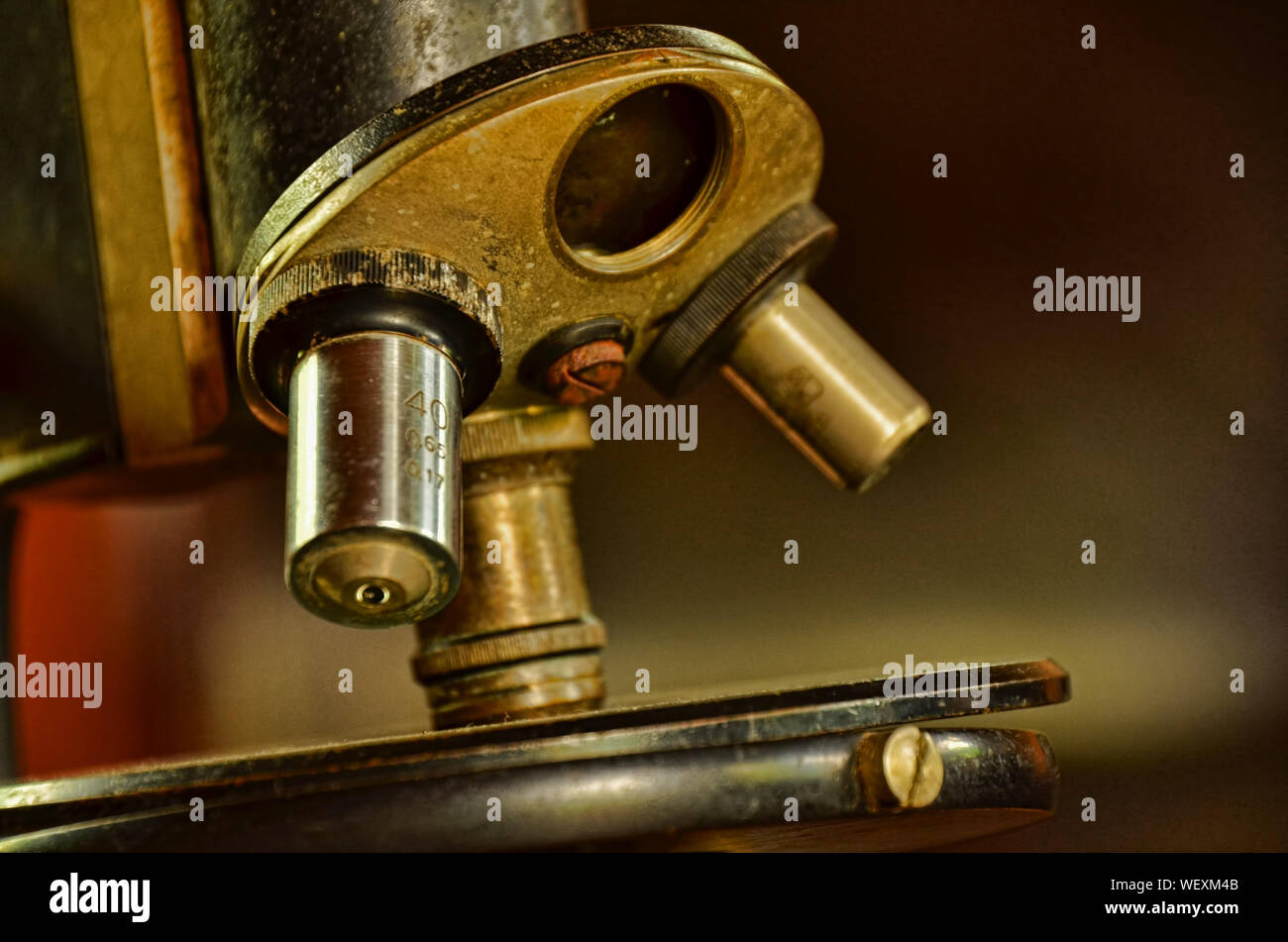 Antique microscope hi-res stock photography and images - Alamy