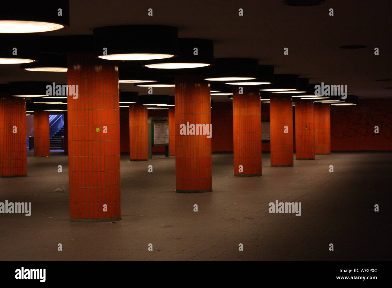 Columns and rows hi-res stock photography and images - Alamy